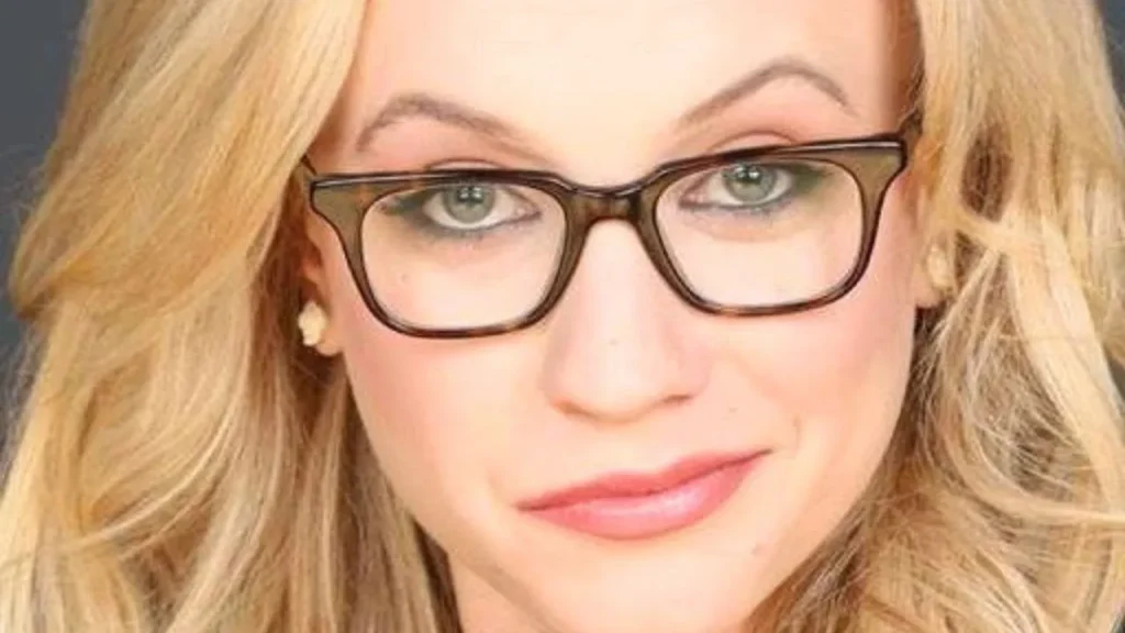 Kat Timpf, 36, Leaves Nothing To Imagination—Proof In Pictures ...